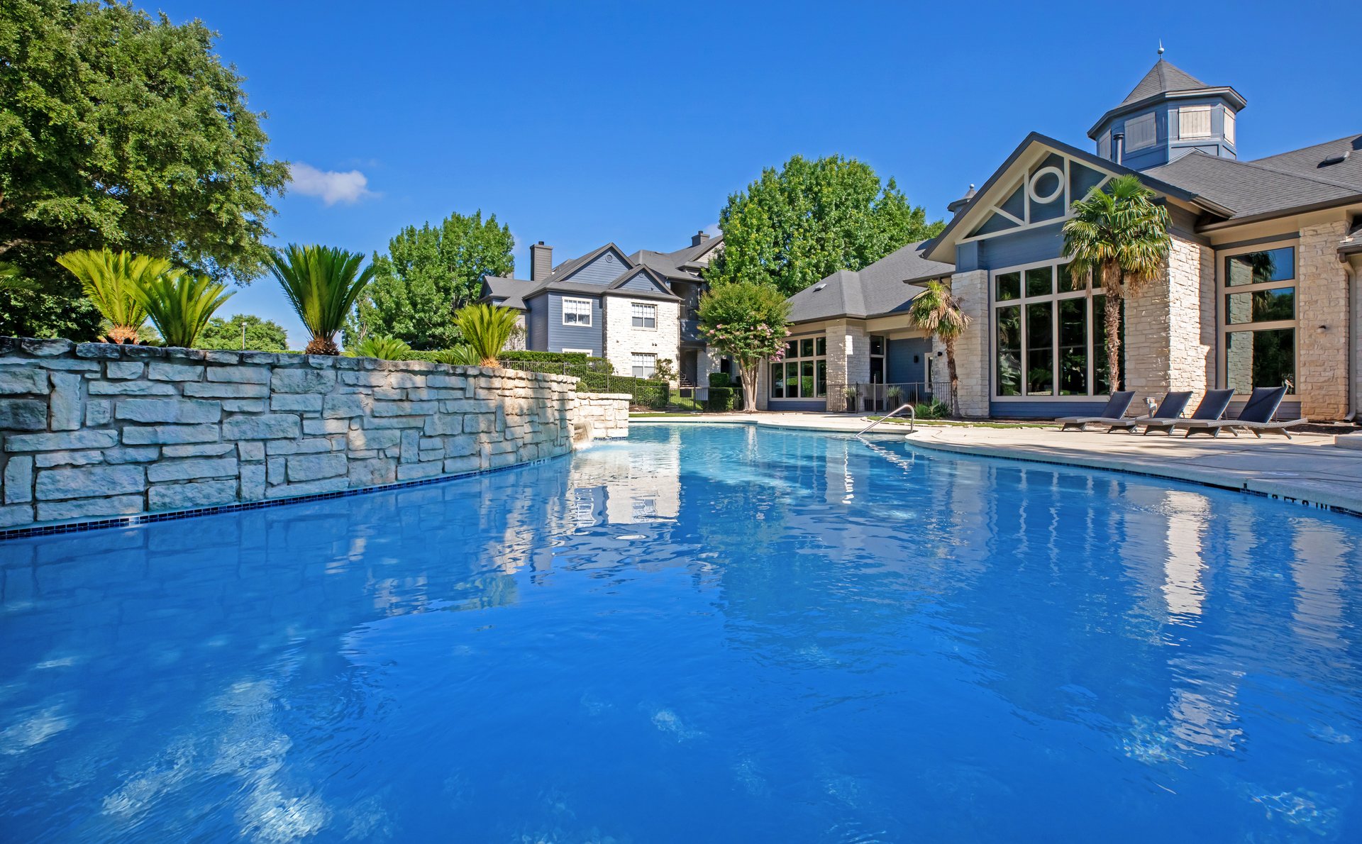 The Falls Round Rock Apartments - Apartment Living in Round Rock, TX