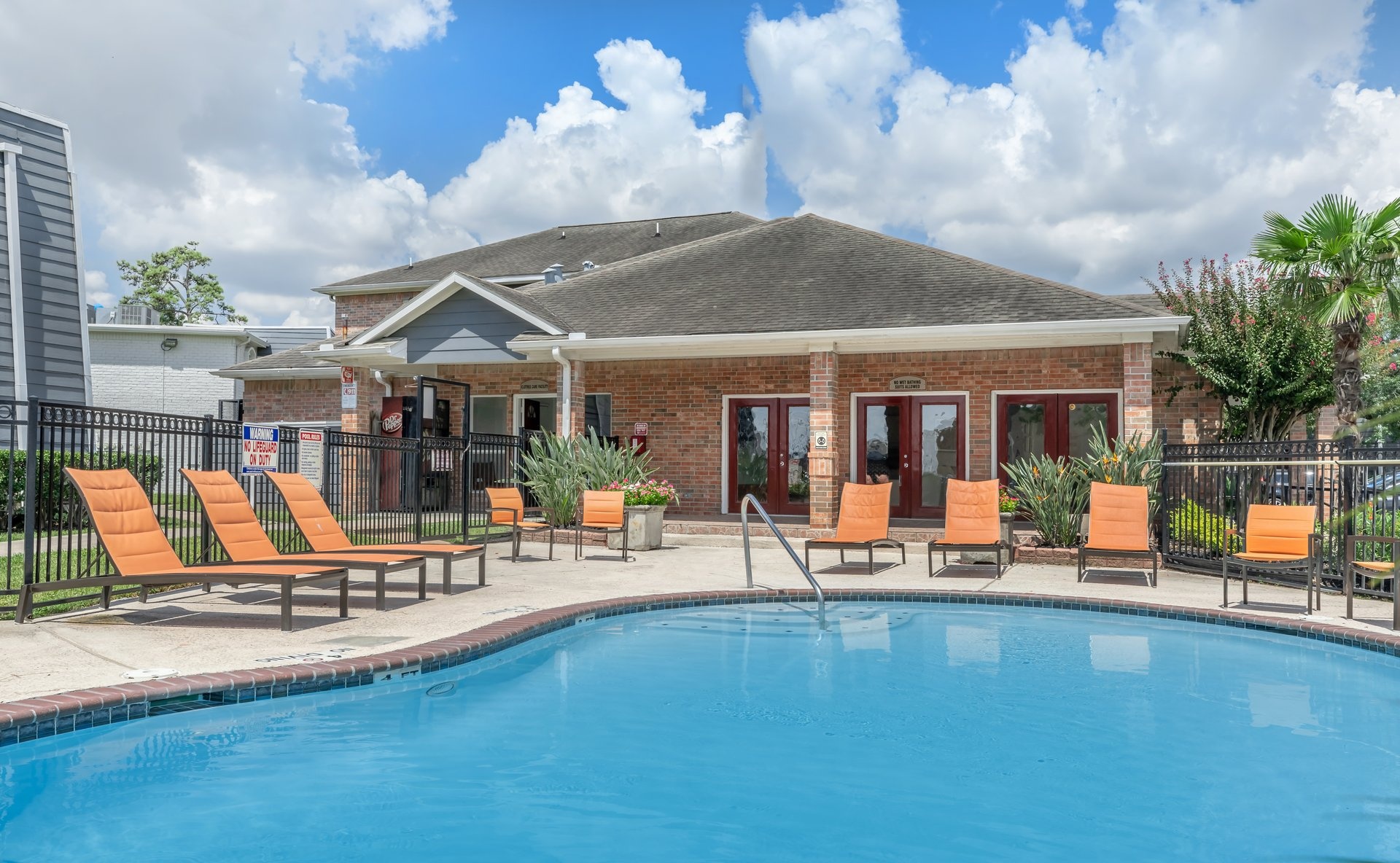 Pines at Humble Park - Apartment Living in Humble, TX